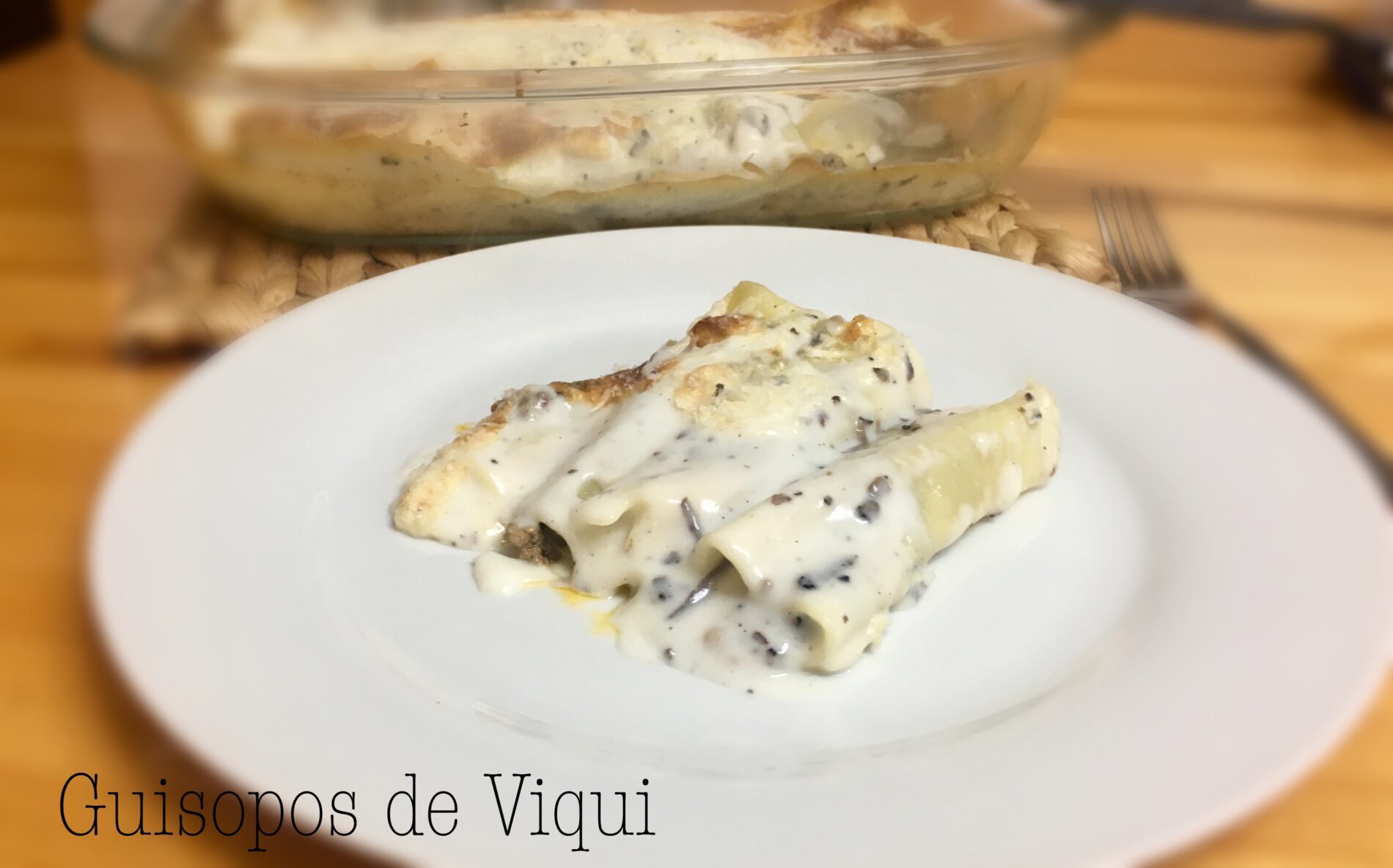 Canelons de Foie gras amb beixamel de tòfona • Ca Curro